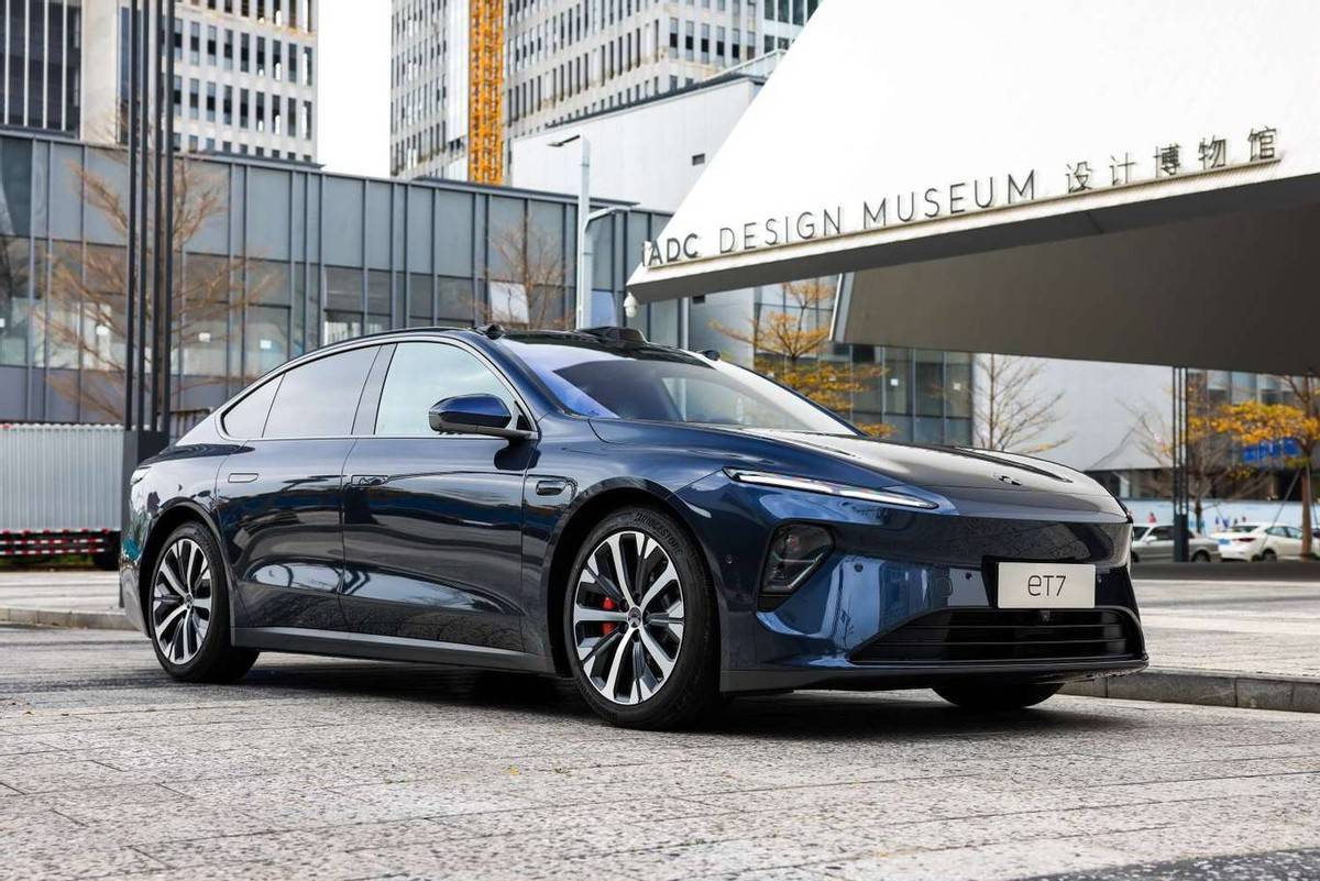 手握50万怎么选车？盘一盘蔚来ET7、宝马5系、奔驰E级_搜狐汽车_搜狐网