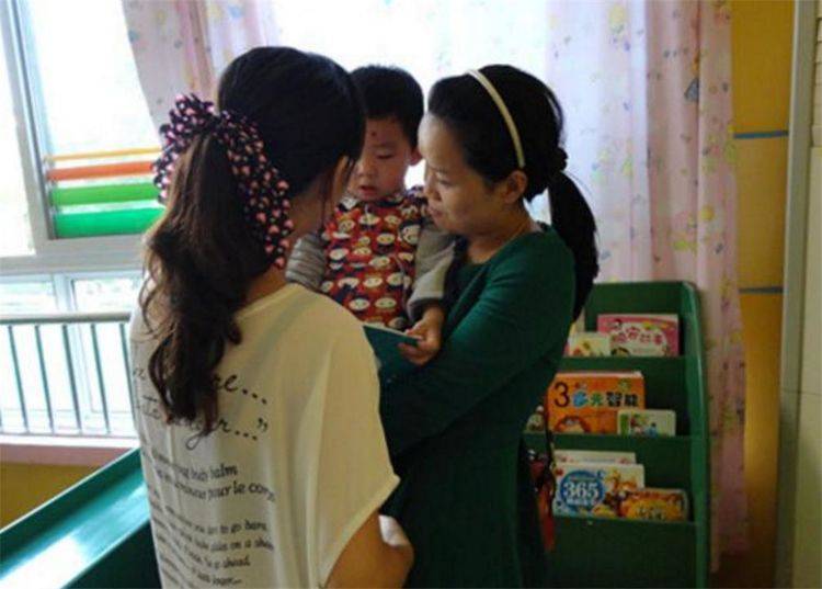 “能借我3万块吗？”面对幼师的不情之请，高情商妈妈做法被称赞 幼儿园 家长 孩子