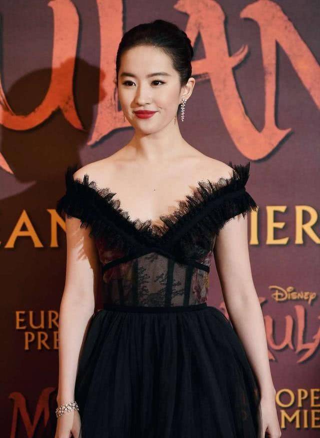 刘亦菲“黑天鹅”造型美不胜收，但跟57岁老花木兰比，输在了肩颈_肩膀_明娜_黑色