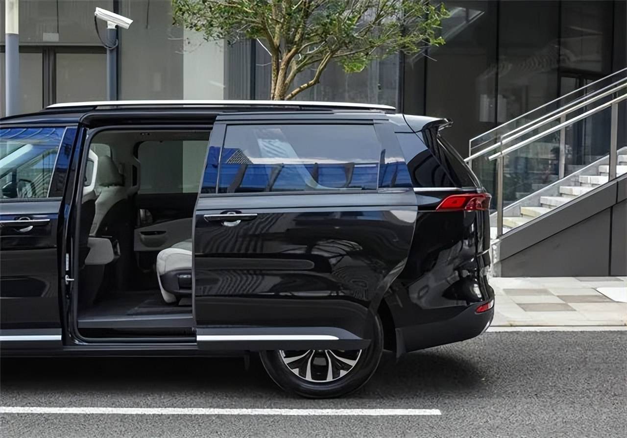 车300：上市前吹上天，扬言吊打别克 GL8，如今月销仅216辆_搜狐汽车_搜狐网