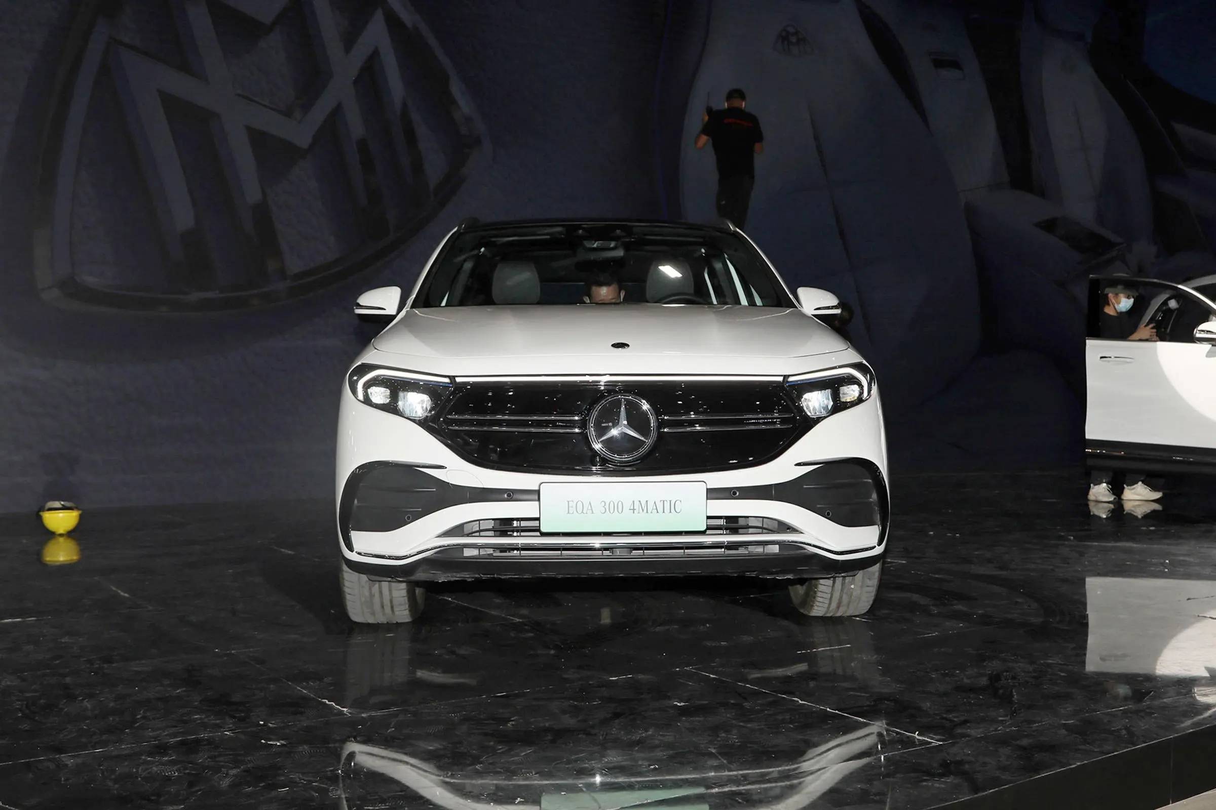 入门级别奔驰纯电SUV EQA 260上市 续航超600km_搜狐汽车_搜狐网