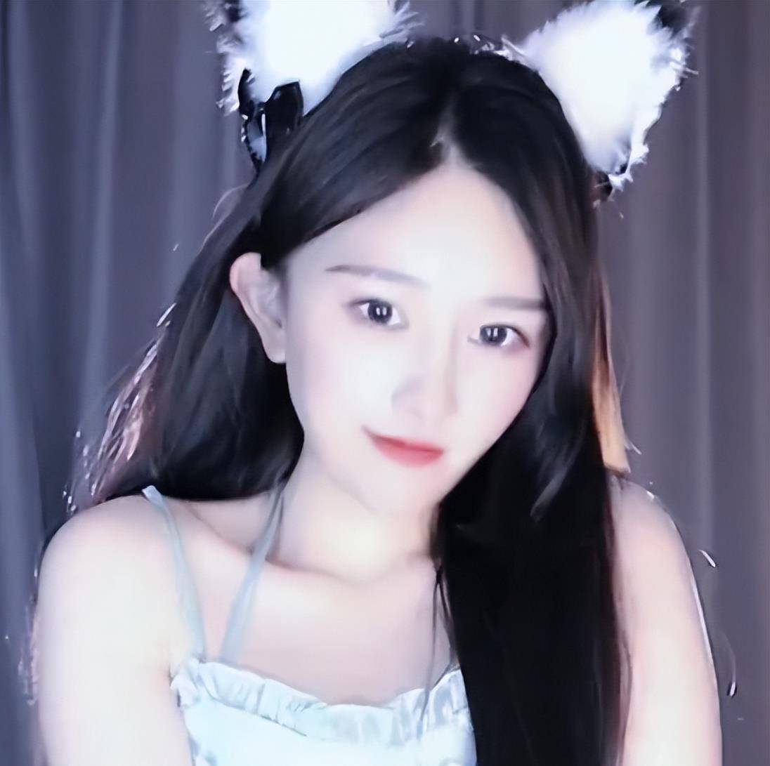 “你让我紧张了”，旭旭宝宝看到林七七反应真实，肉丝长腿抢眼_Lin_Qiqi_林吉克