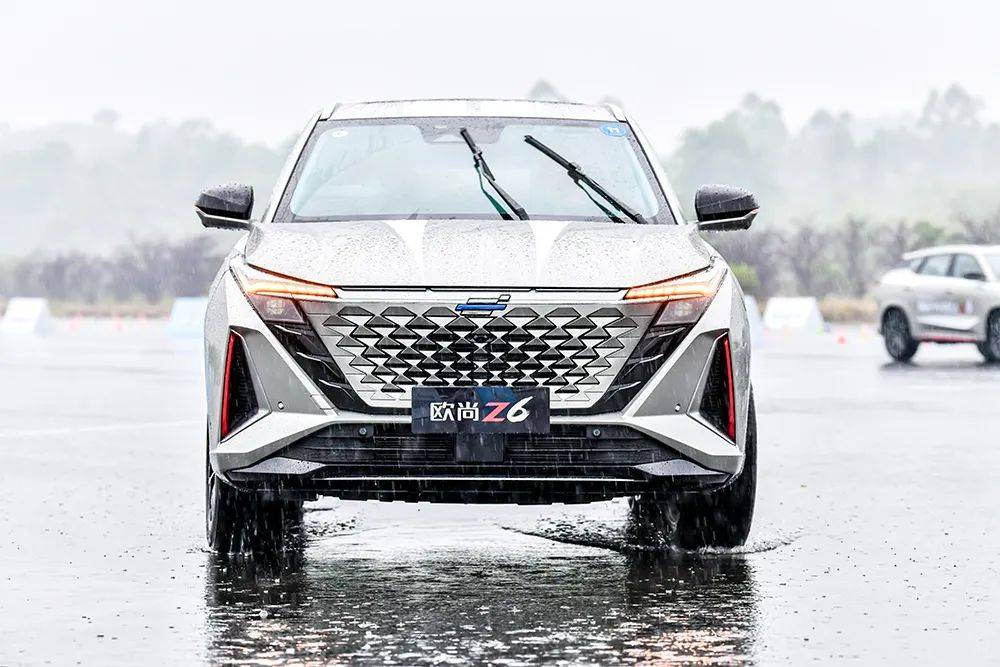 2.0T足够惊艳，1.5T实力不俗，欧尚Z6测试场展示真正实力！_搜狐汽车_搜狐网