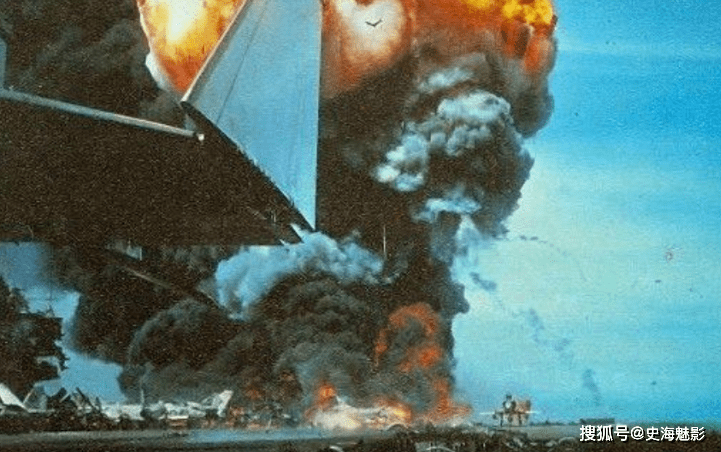 美军航母进入北部湾海域，突然被神秘导弹击中，损失惨重险些沉没_灭火_爆炸_甲板