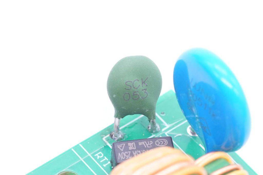 鸿光盛业推出180W PFC+LLC电源解决方案_控制器_电容_保护