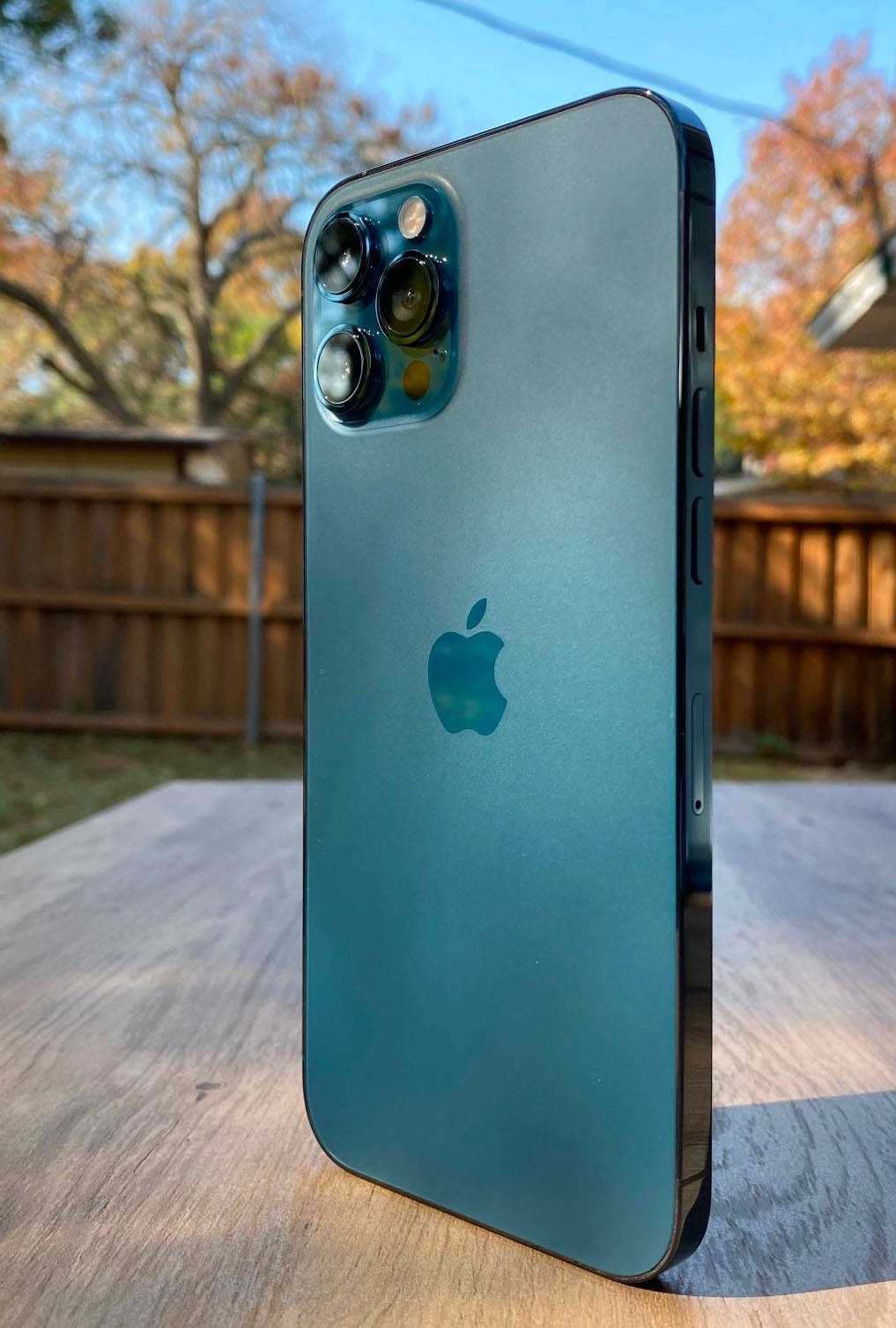 iPhone 12 Pro Max发布后售价坚挺，如今首次降价，网友评价很真实！_苹果_手机_高清三