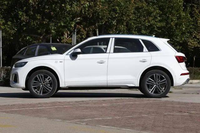 奥迪Q5L，造型体面，轴距2907毫米，空间宽敞又好开，适合家用_搜狐汽车_搜狐网