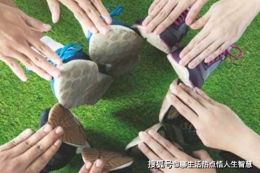 为人处事一定要大气,不要占小便宜,要拿得起,放得下舍就单位同事