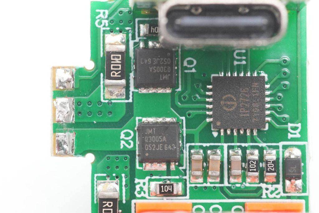 内置英集芯IP2726快充协议芯片，倍仕达33W双口快充充电器拆解_功率_小板_模块