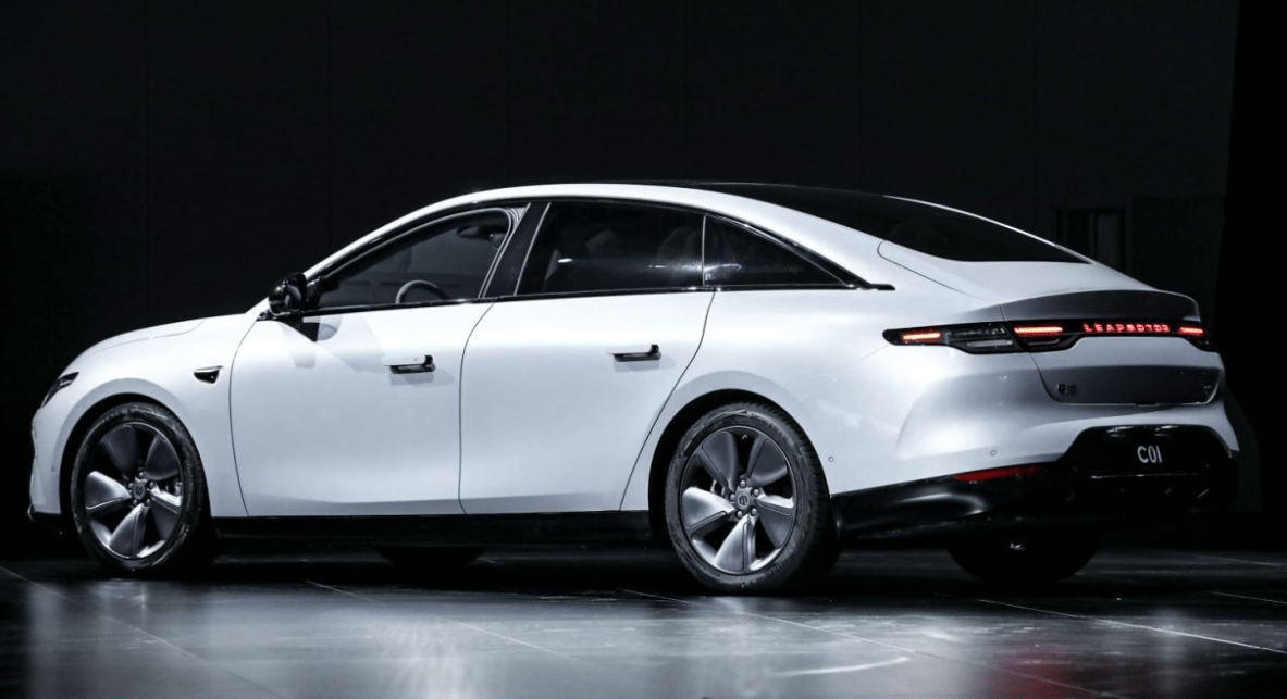 刚出道“一战成名”，连速度都是3.66s破百，717km续航，不输S级_搜狐汽车_搜狐网