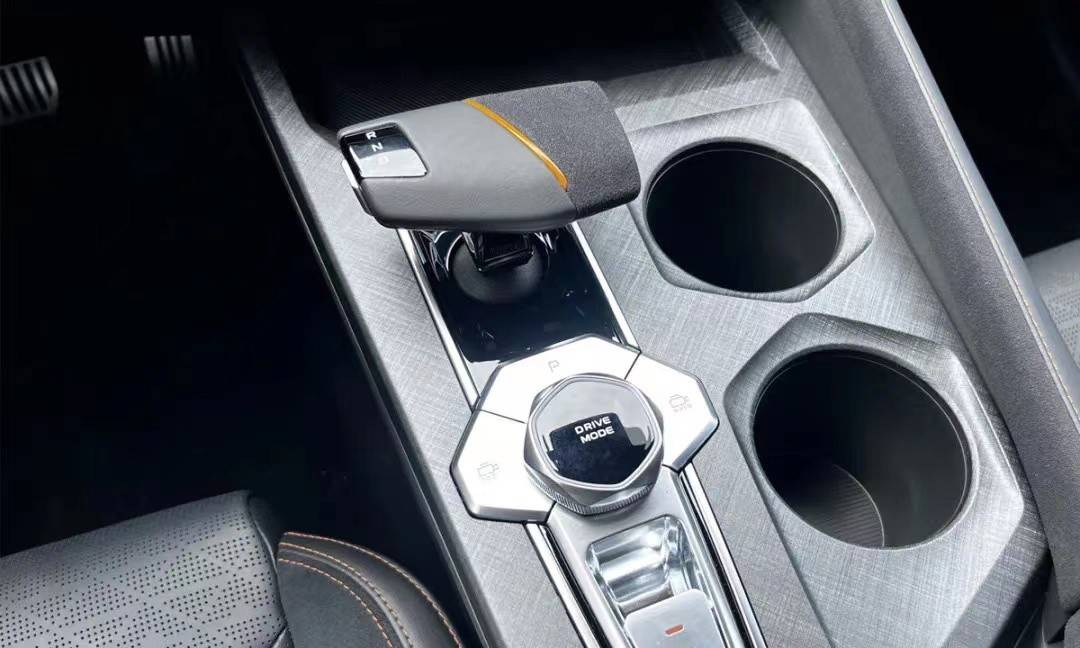 就喜欢站起来踩油门的感觉！233马力的UNI-V2.0T来了！思域慌了_搜狐汽车_搜狐网