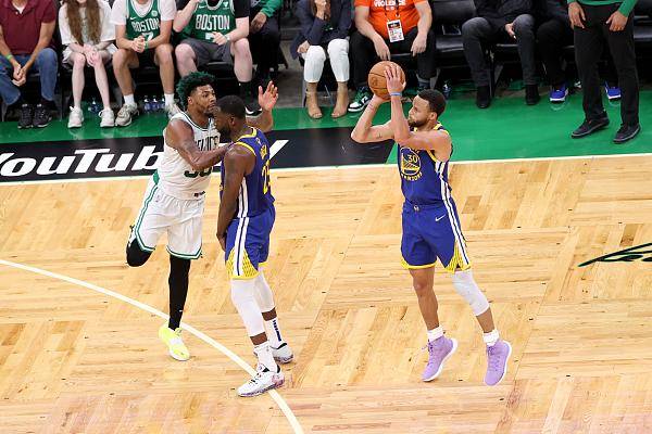 NBA总决赛结束，勇士大比分4-2战胜凯尔特人夺冠_勇士队夺得NBA总冠军_进攻_比赛