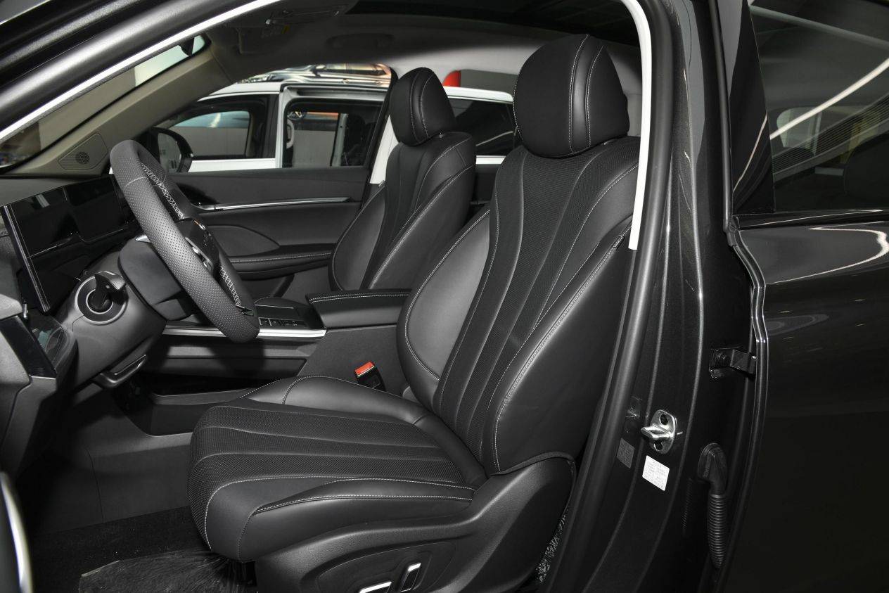 人气SUV之间的对话，荣威RX5 MAX与哈弗H6到底谁更胜一筹_搜狐汽车_搜狐网