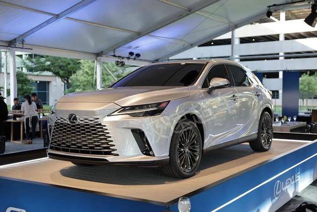 实拍新款雷克萨斯RX：质感满满，2.4T+8AT，气场不输奥迪Q7_搜狐汽车_搜狐网