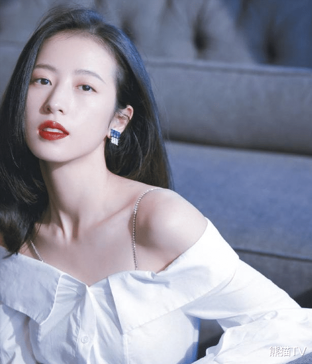 周雨彤27岁生日，圈内好友纷纷送祝福：她太喜欢我了_肖战_周予同_朋友