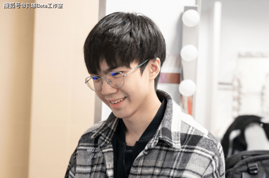 jiejie沦为替补！EDG更换首发名单：junjia担任首发打野，迎战LGD_比赛_实力_状态