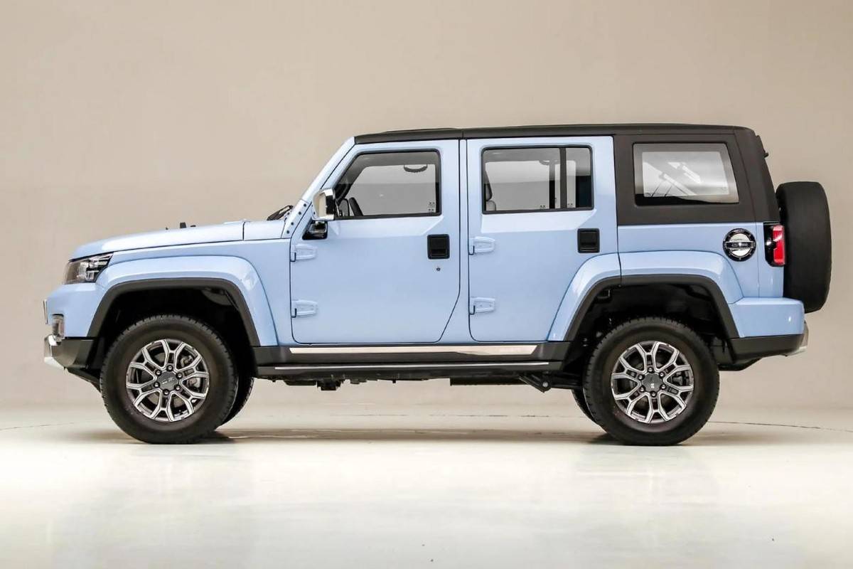 实拍2023款北京BJ40，造型大气，配224马力+8AT，实力对标坦克300_搜狐汽车_搜狐网