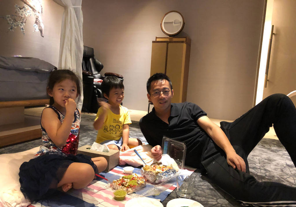 汪小菲直播因想孩子落泪 哭诉大s不让他和孩子见面 搜狐大视野 搜狐新闻