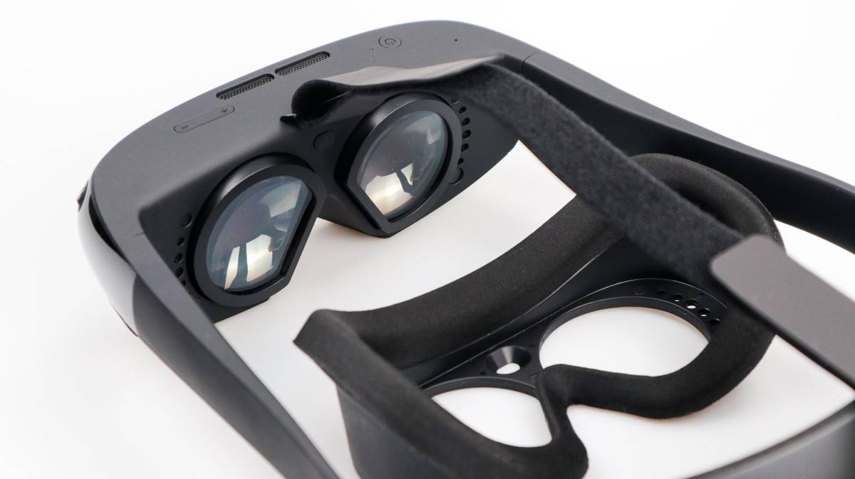 Pancake光学方案，开启VR眼镜新纪元，新一代YVR 2评测体验_手柄_游戏_时候