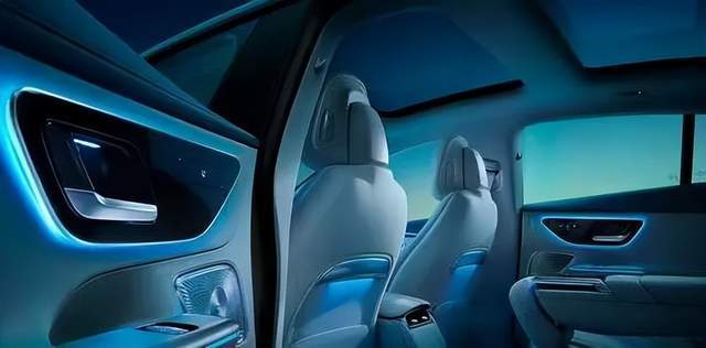 53万元起！国产EQE开启预售，续航达752km，奔驰电动化按下加速键_搜狐汽车_搜狐网