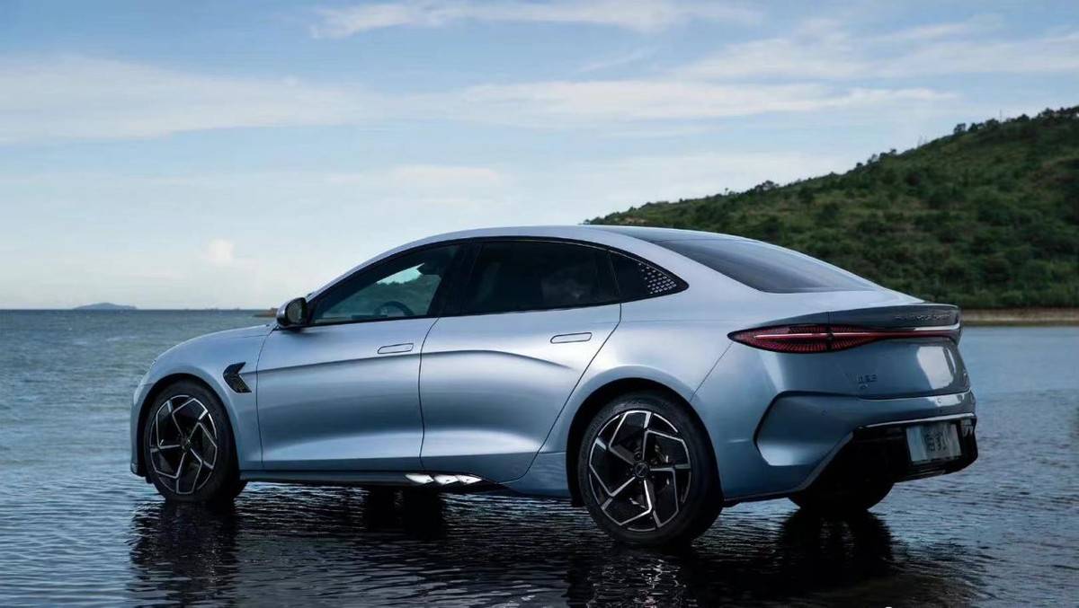 20万级国产纯电车好卷，深蓝SL03、比亚迪海豹都比Model 3更值？_搜狐汽车_搜狐网