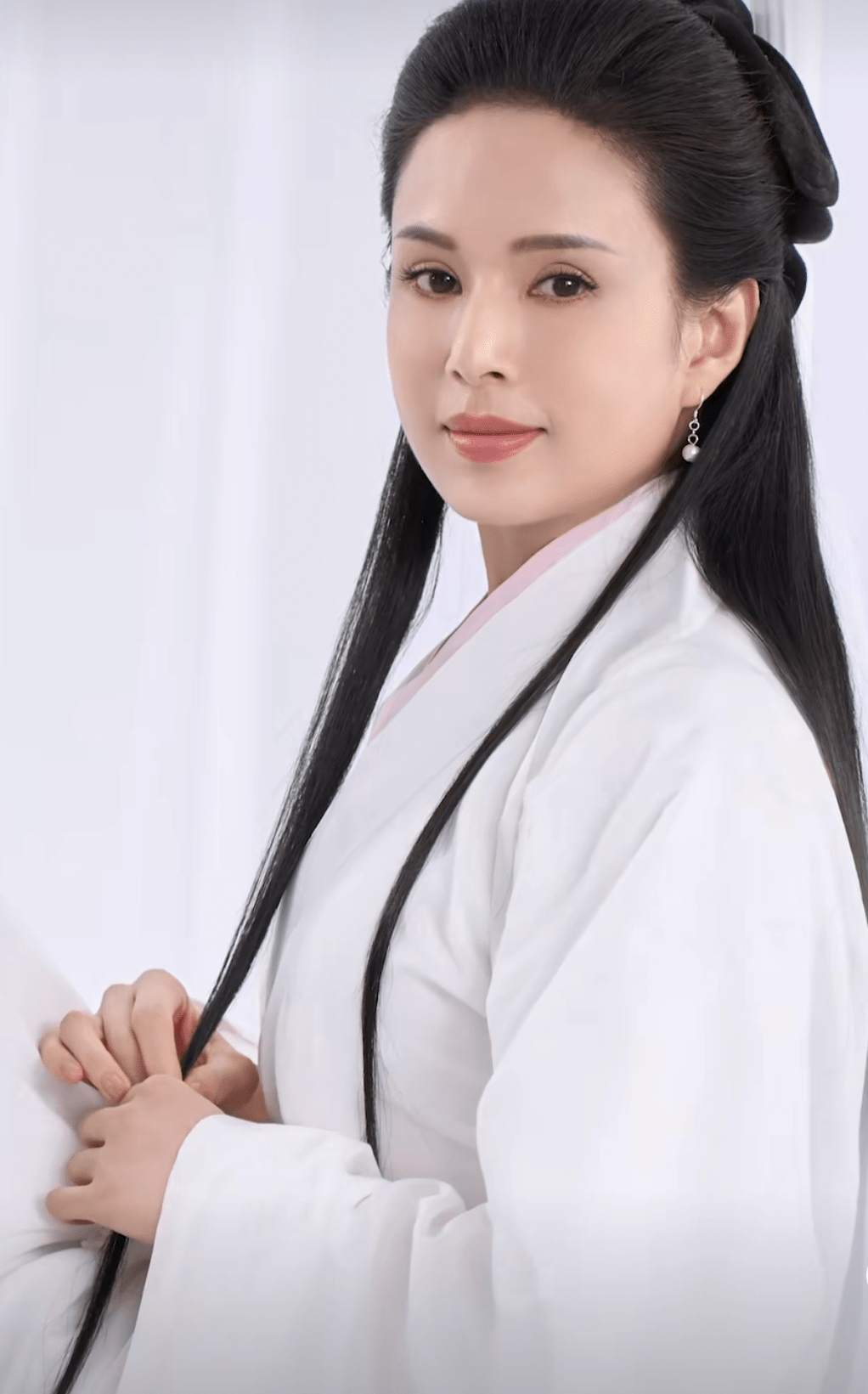 李若彤时隔27年再扮小龙女 身段柔软依然仙气飘飘-搜狐大视野-搜狐新闻