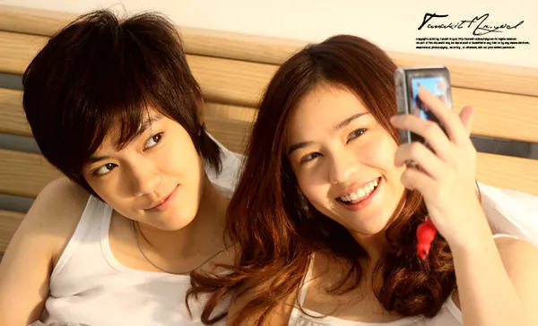 电影《Yes Or No》演员再合影 Tina与Aom同框比心-搜狐大视野-搜狐新闻