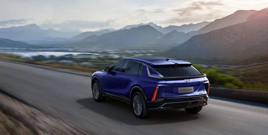 四驱入列，LYRIQ锐歌让BBA的六缸都不香了_搜狐汽车_搜狐网