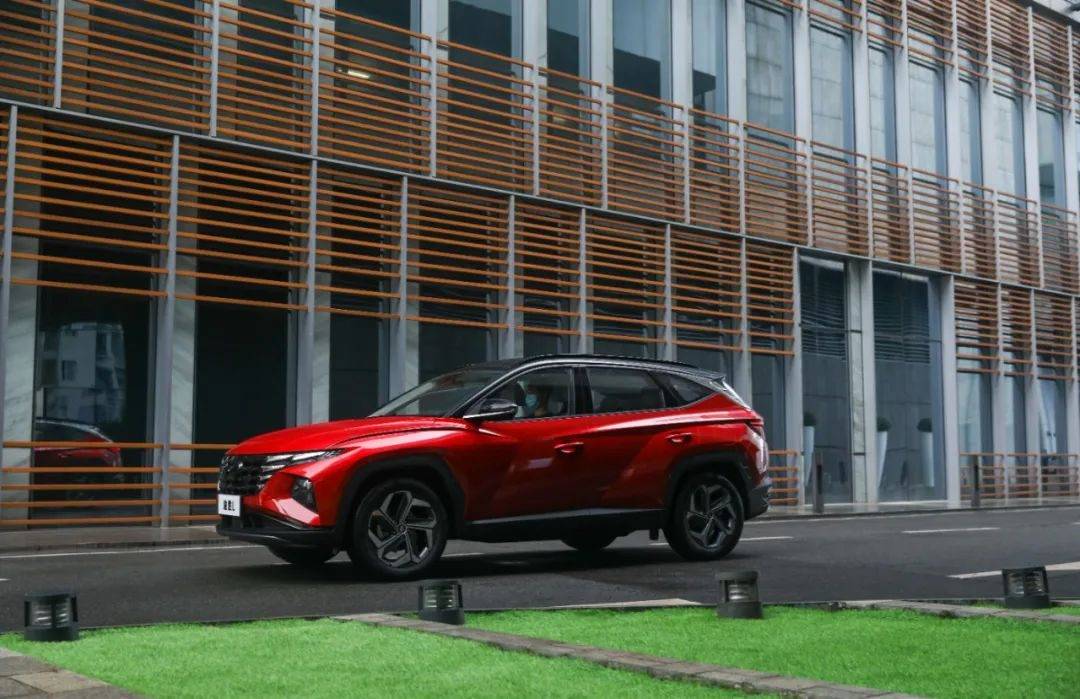 8AT比日系CVT更高级 SUV市场黑马来袭 第五代途胜L值不值？_搜狐汽车_搜狐网