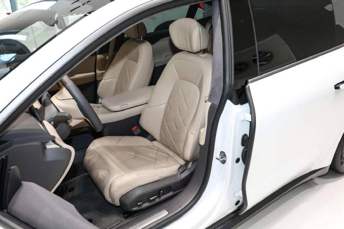 德系豪华与国产新势力之争，奥迪A6L对比蔚来ET7，谁更胜一筹？_搜狐汽车_搜狐网