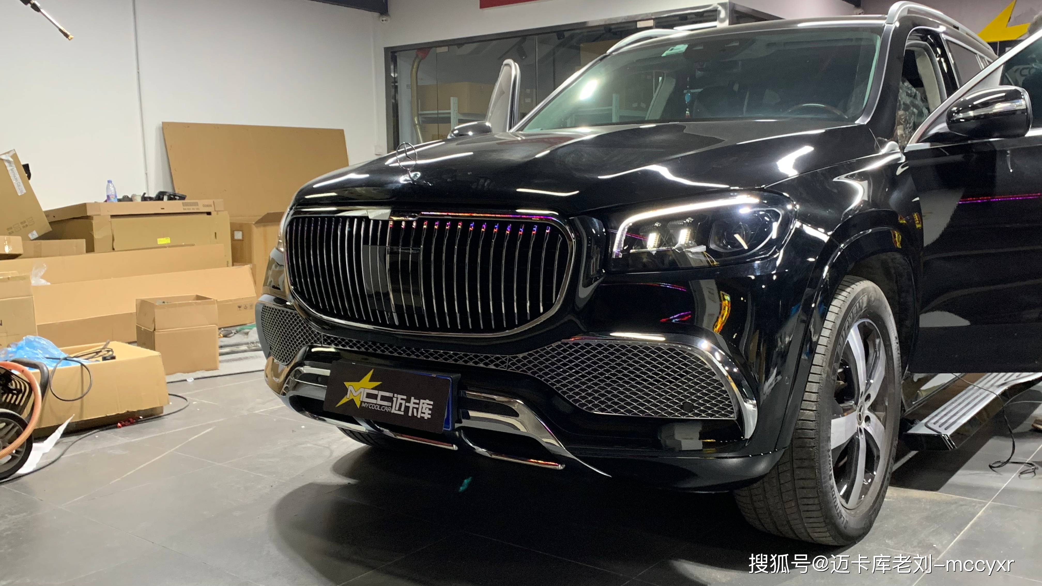 至臻豪华，尽显雅士风范！22款奔驰GLS450升级迈巴赫GLS外观包围及电动踏板_搜狐汽车_搜狐网