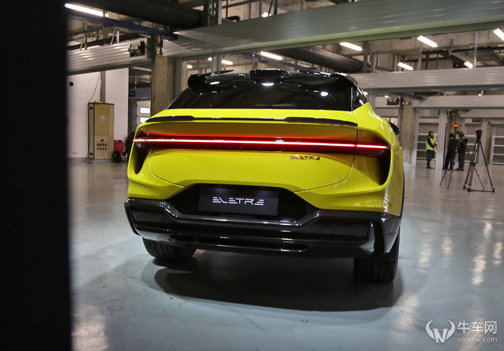 来自918匹的强大压迫感，赛道试驾路特斯Eletre_搜狐汽车_搜狐网