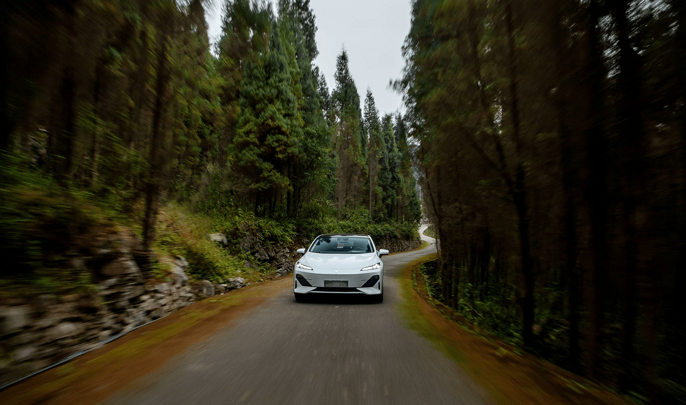 挑战1200km奇境之旅 长安深蓝SL03释放科技“原力”_搜狐汽车_搜狐网