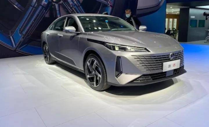 长安逸达亮相2022广州车展，搭蓝鲸新一代NE1.5T涡轮增压发动机_搜狐汽车_搜狐网