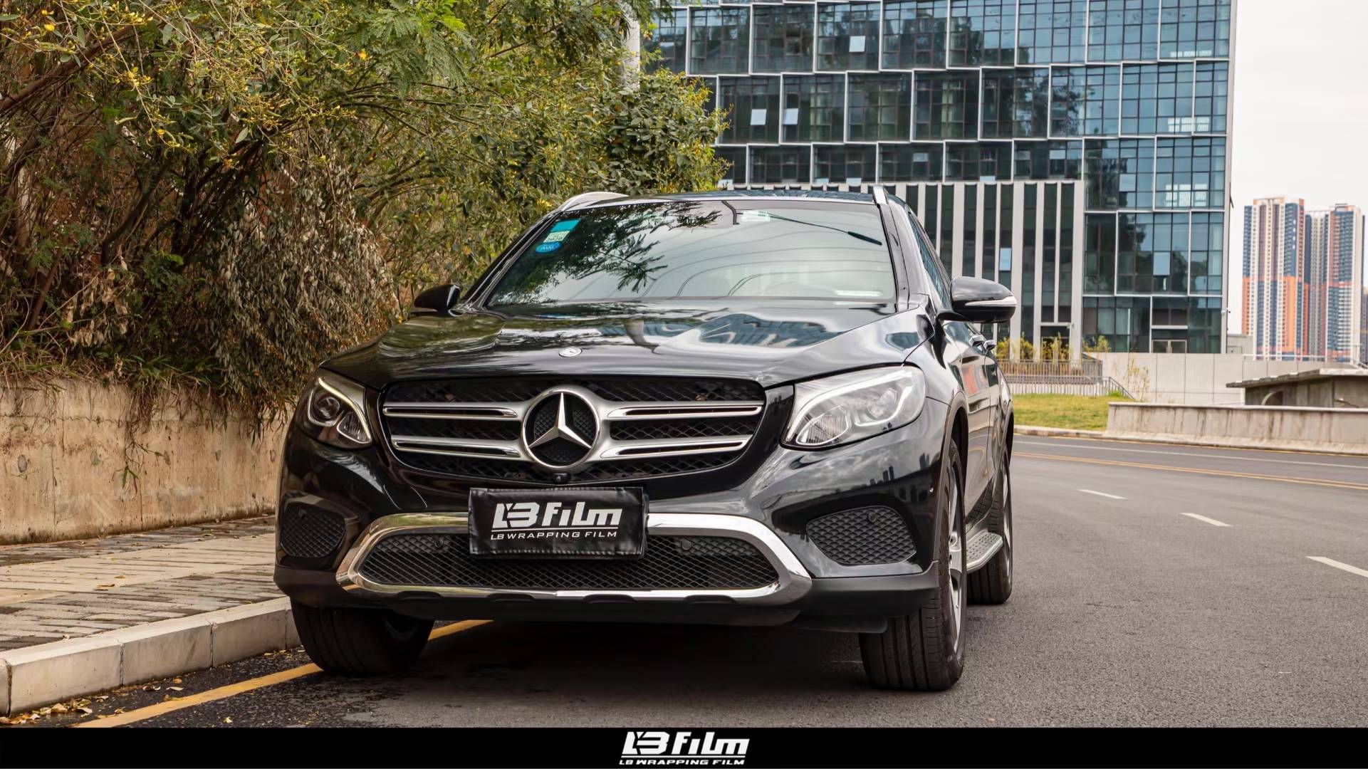 奔驰glc260-LB改色膜珠光黑，光之魅影 优雅而不羁_搜狐汽车_搜狐网