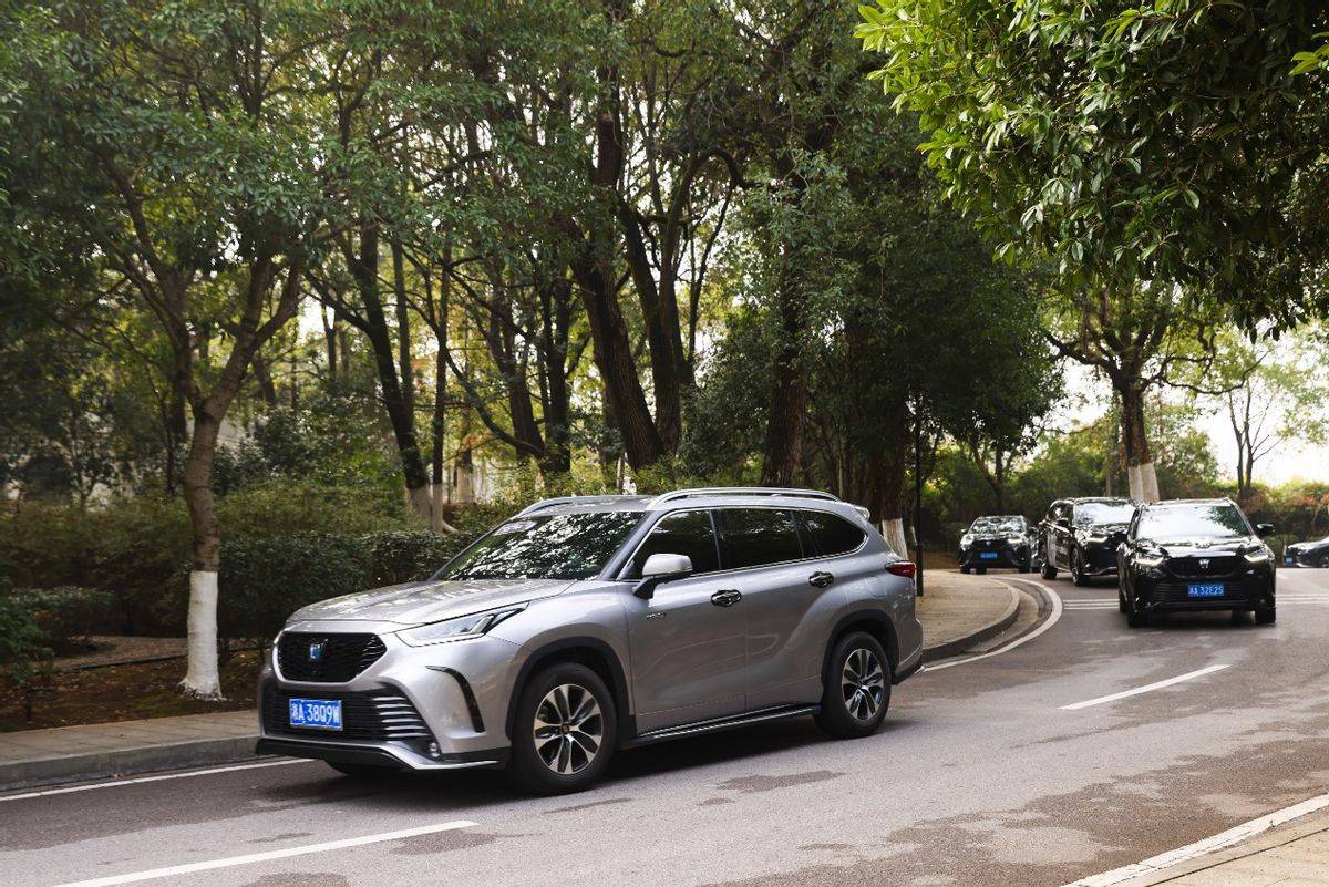 体验全新皇冠SportCross，这台丰田凭什么敢卖40万？_搜狐汽车_搜狐网