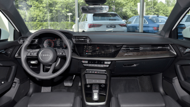 新款奥迪A3变化不大，但花20万买BBA入门轿车，它依旧最值？_搜狐汽车_搜狐网