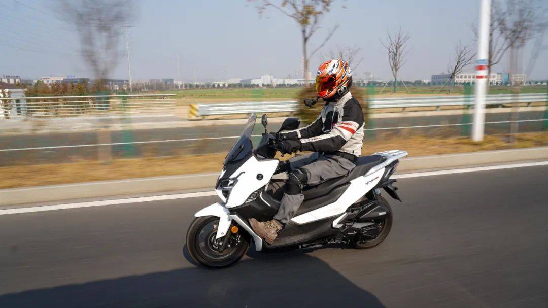 优点突出，略有瑕疵的卷王-15980元无极SR150GT摩智测评_搜狐汽车_搜狐网