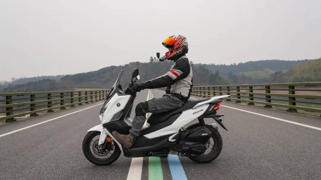 优点突出，略有瑕疵的卷王-15980元无极SR150GT摩智测评_搜狐汽车_搜狐网