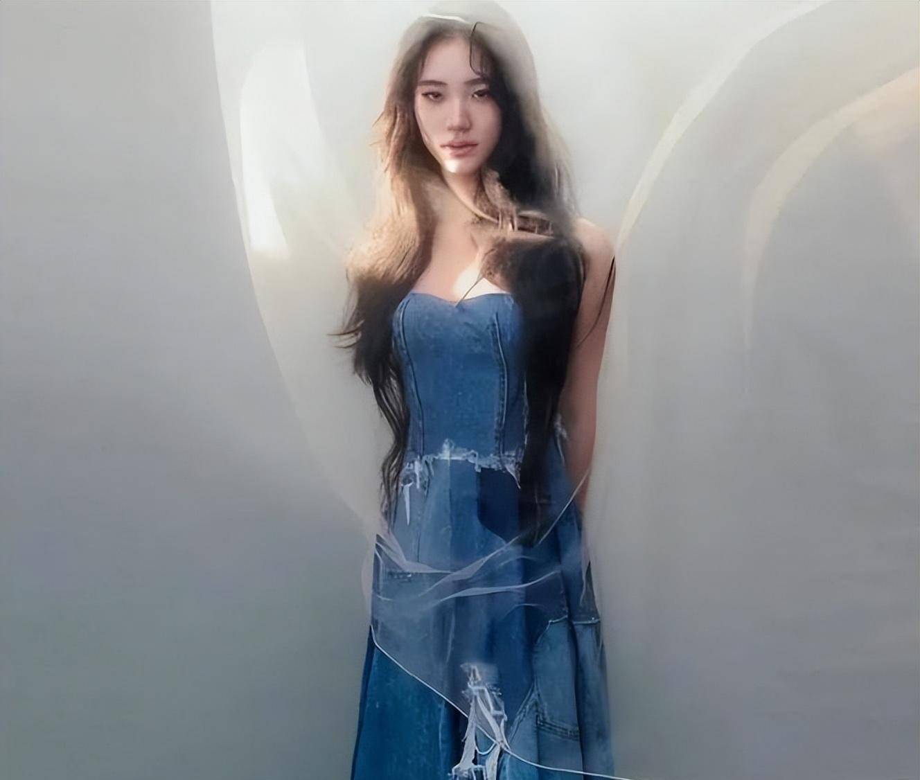 小s二女儿又拍杂志，眼神忧郁穿着成熟，不受姨妈大s事情影响汪小菲妈妈长相