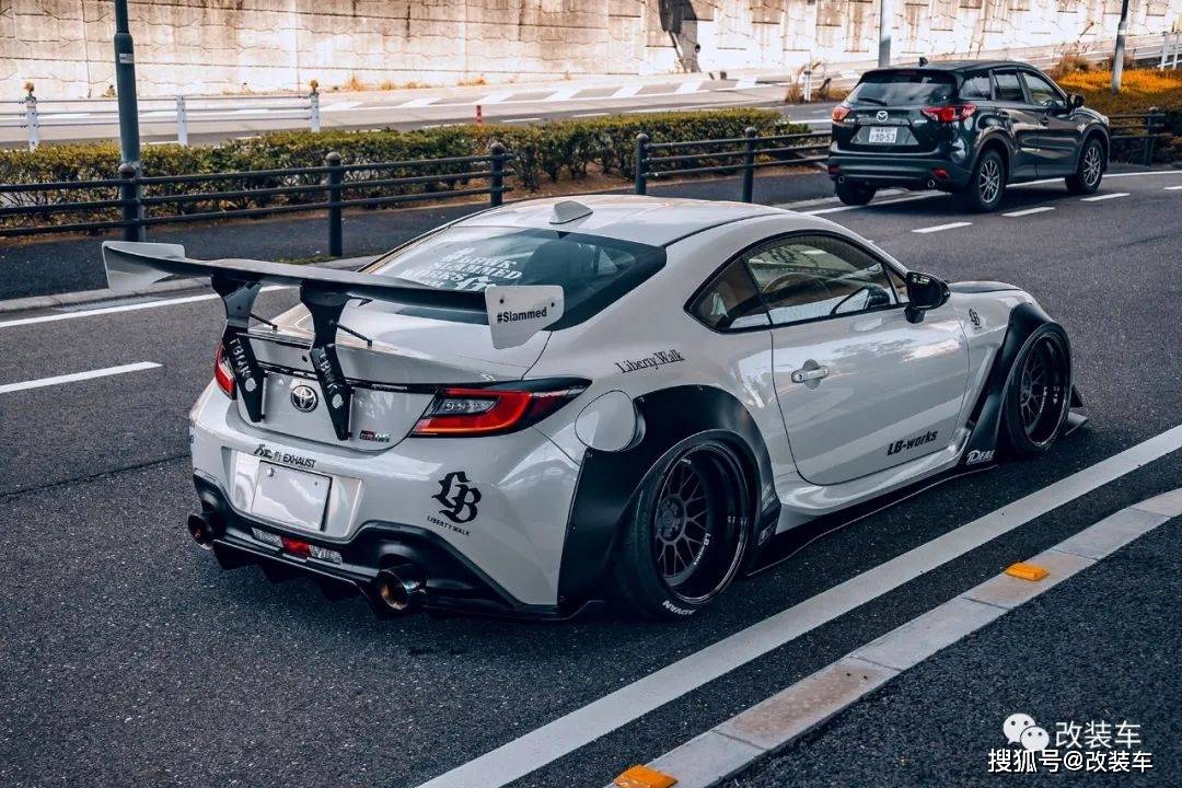 VARIS推出丰田GR86宽体套件，跟PANDEM、LB比谁技高一筹？_搜狐汽车_搜狐网