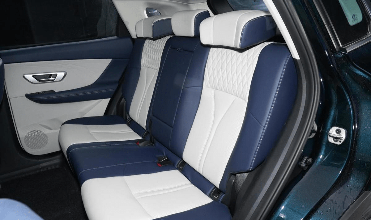 轴距为2825mm，支持GPS导航+车联网，解析东风风神皓极_搜狐汽车_搜狐网