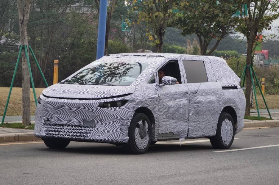 内部代号H93，溜背造型同级罕见，小鹏全新MPV谍照曝光_搜狐汽车_搜狐网