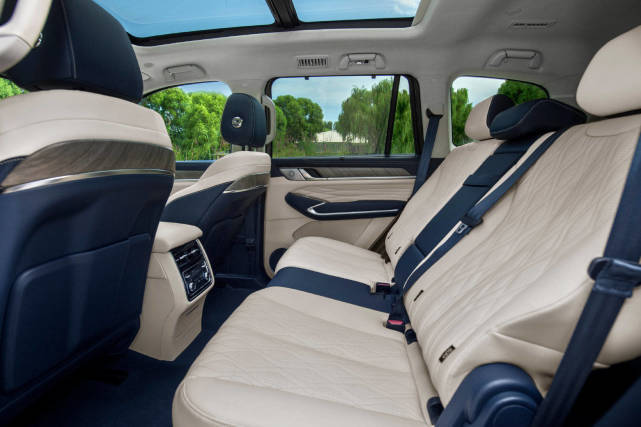 30万级接近“完美”的SUV！三把锁+四驱，全系V6，2.4吨带9AT_搜狐汽车_搜狐网