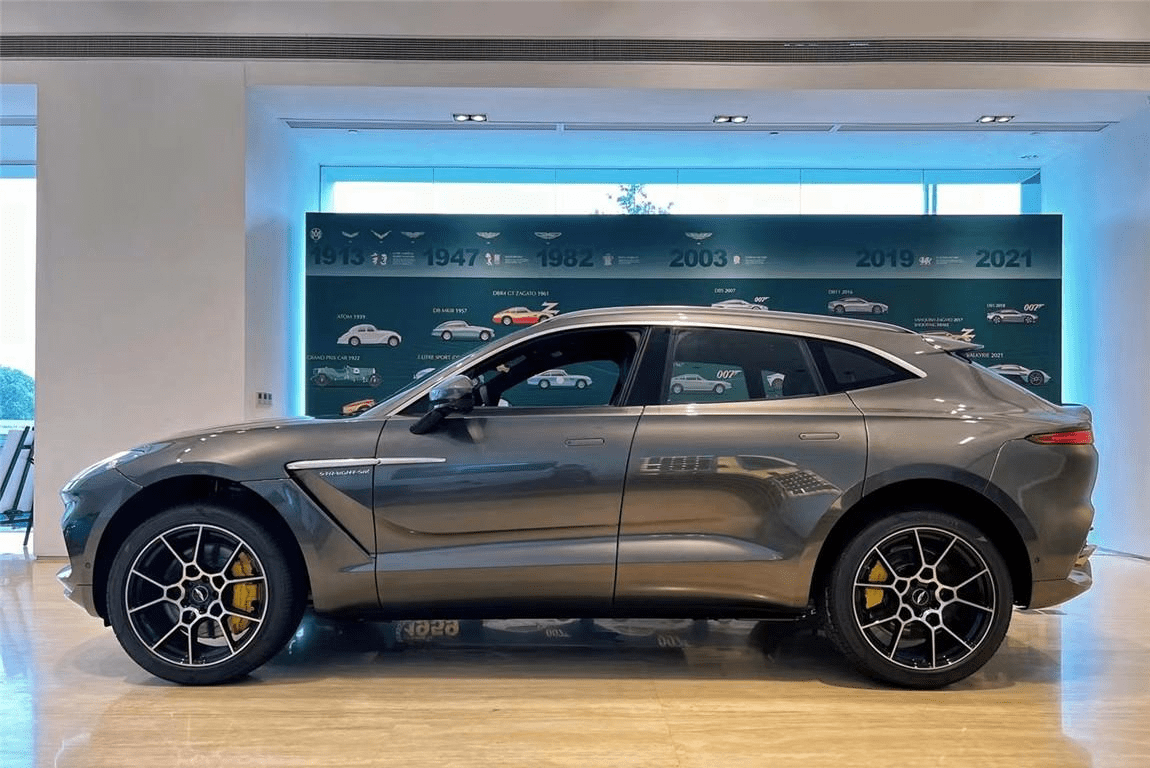 落地价格超200万的英伦超豪华SUV阿斯顿马丁DBX凭啥卖得这么好？_搜狐汽车_搜狐网