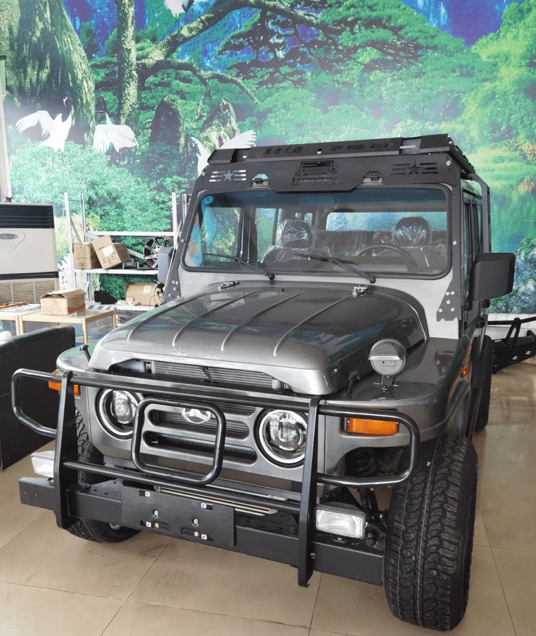 55周年的AMG G55售价要300多万，热辣的红内有点闷骚。_搜狐汽车_搜狐网
