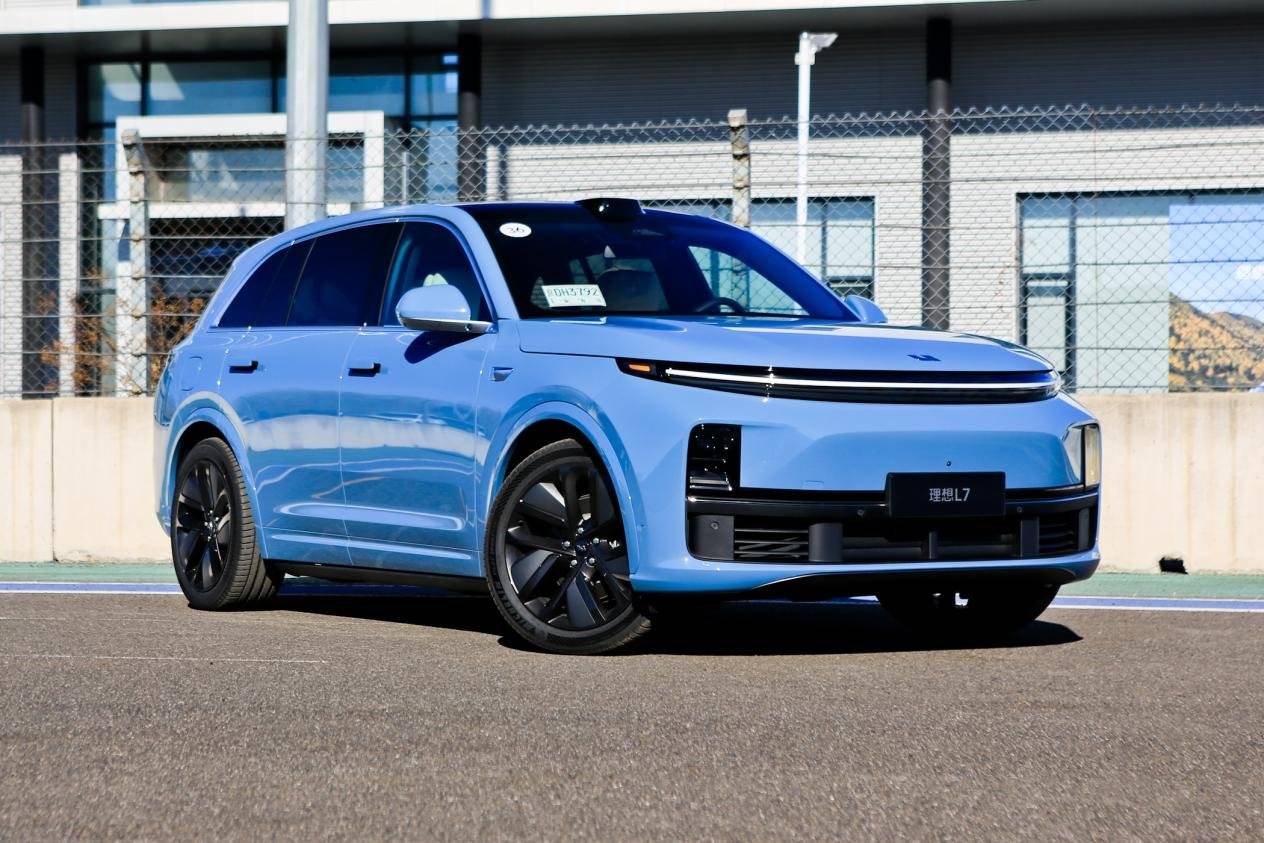 试驾理想L7：全尺寸大于奔驰GLE、宝马x5l_搜狐汽车_搜狐网