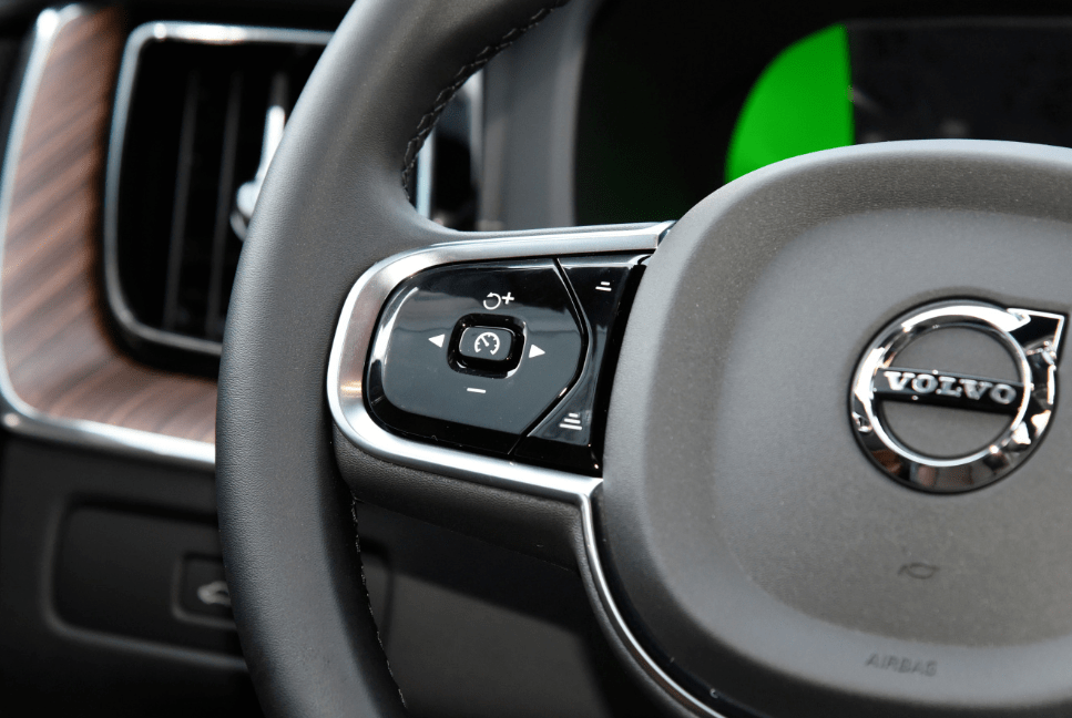 探店沃尔沃XC60：10W+的优惠给力，但有人仍在纠结Q5L_搜狐汽车_搜狐网