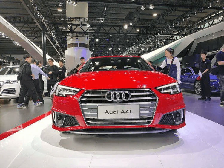 这一代奥迪A4L凭借着凌厉的外观造型和丰富的高科技赢得了许多消费者的喜爱_搜狐汽车_搜狐网