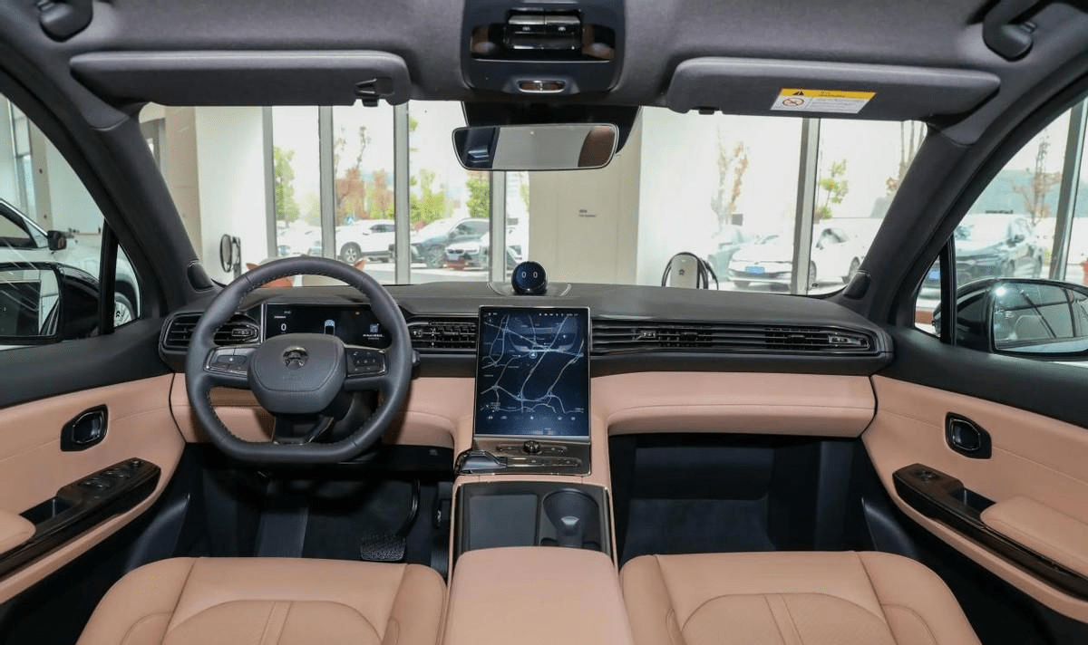 30多万预算买电车！选顶配极狐阿尔法T，还是加6万上丐版蔚来ES6_搜狐汽车_搜狐网